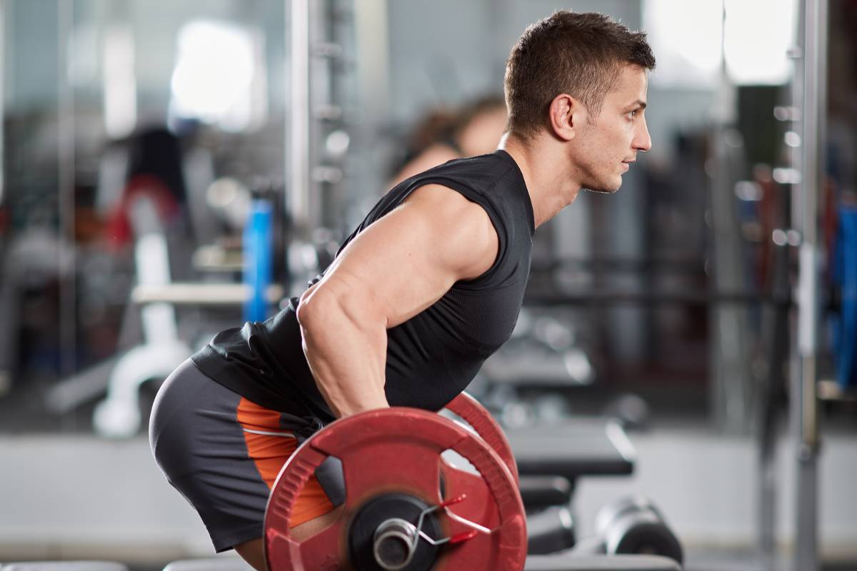 Přítahy v předklonu: Klíč k Posílení Dolní Části Těla!